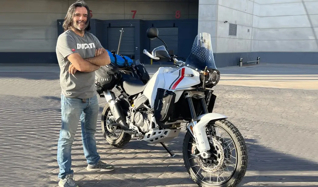 Charly En Motocicleta: Vive Su Pasión Sobre Dos Ruedas | Full Time Motos