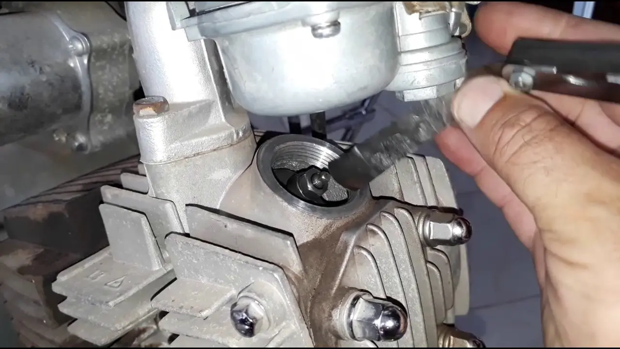 Regulación De Válvulas En Motos 110: Importancia Y Cómo Utilizar Una ...